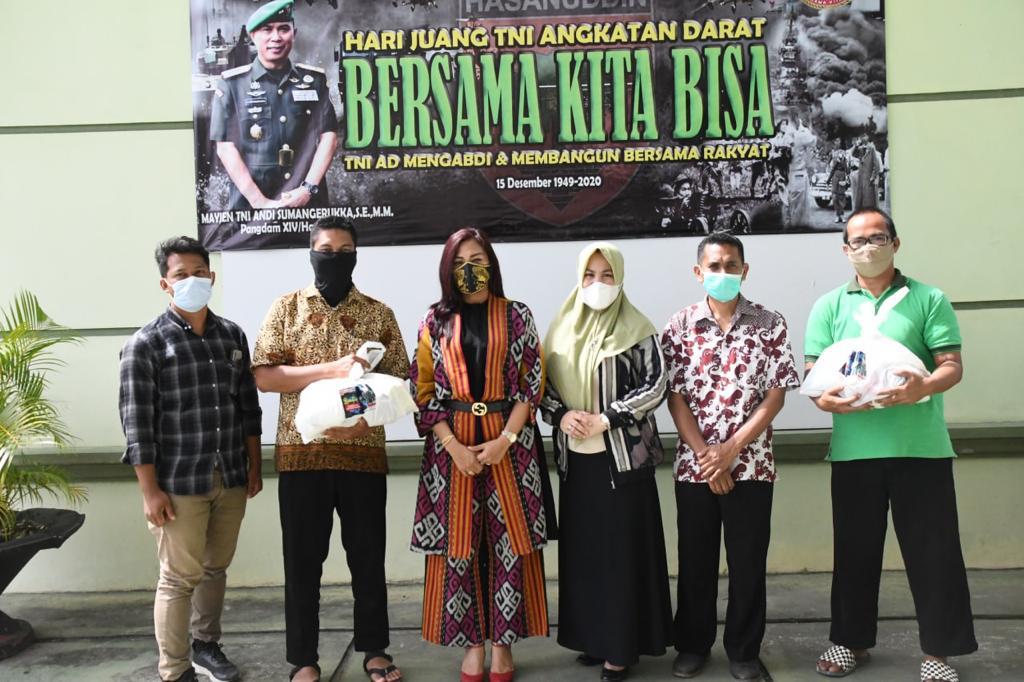 115 Paket Sembako Pangdam XIV/Hsn Untuk Guru Yayasan SMA Kartika Jaya ... 115 Paket Sembako Pangdam XIV/Hsn Untuk Guru Yayasan SMA Kartika Jaya ...